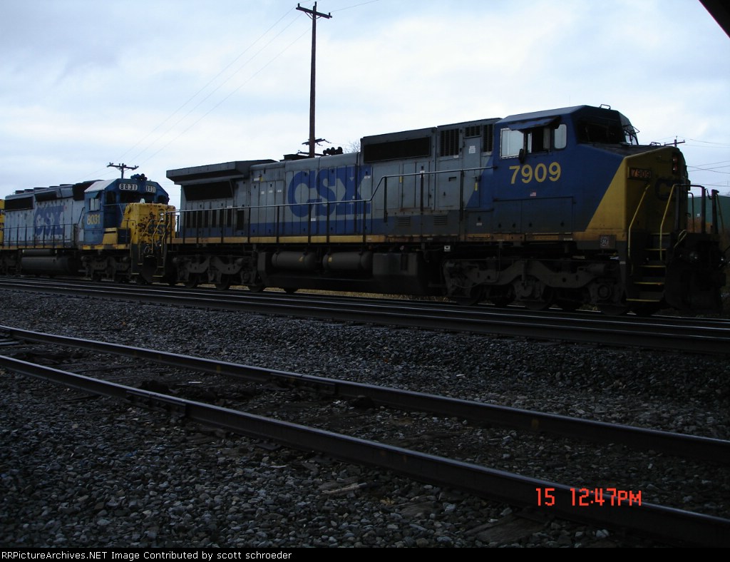 CSX 7909 & CSX 8031 run cab-forward EB